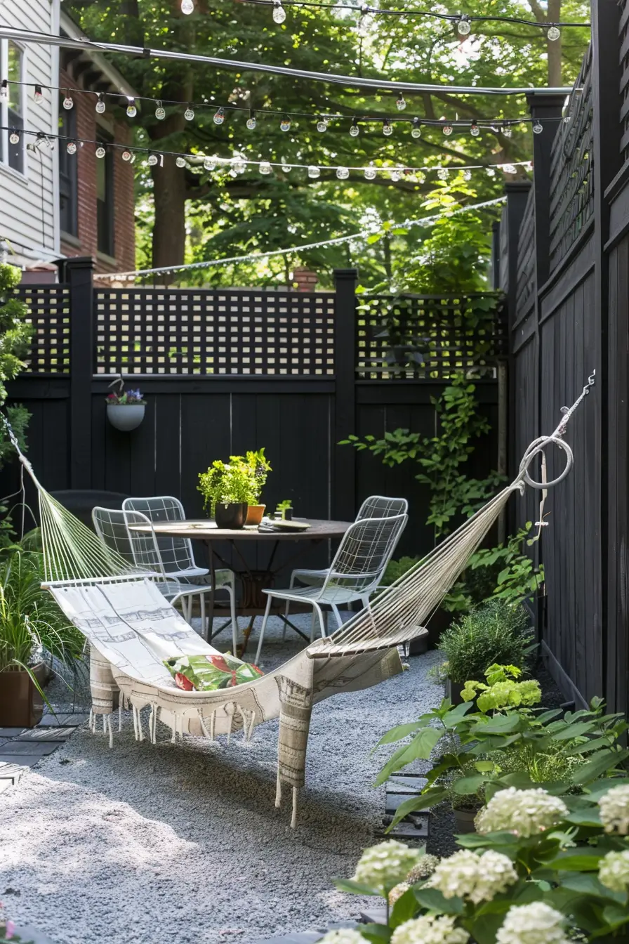32 Garden Fence Ideas to Elevate Your Outdoor Space